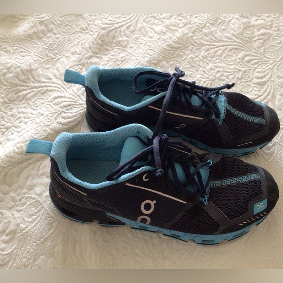 oncloud | Shoes | On Cloud Cloudflyer Navy Cloudtec Helion Running ...